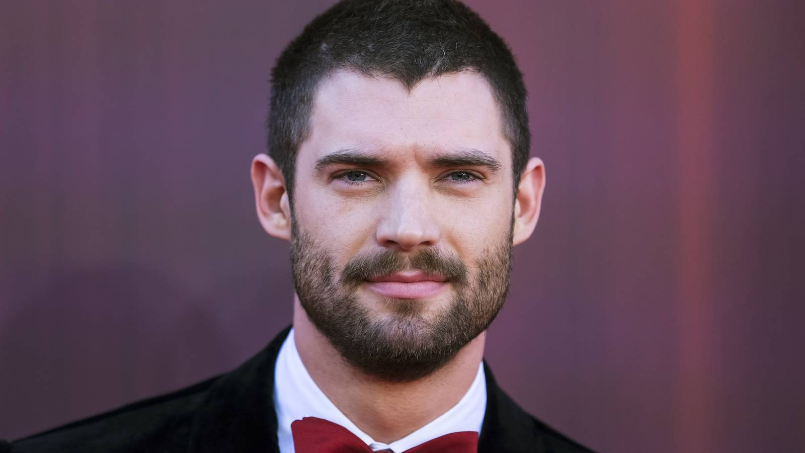 David Corenswet & Glen Powell's $372M Epic Disaster Reboot Crashes Back ...