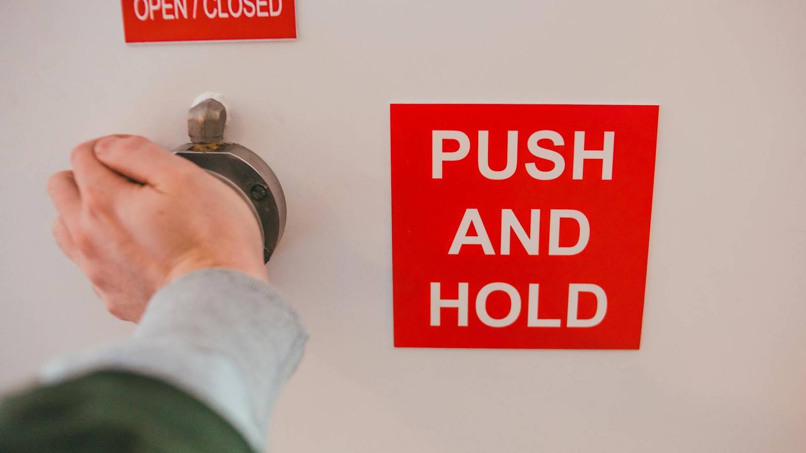 Man Faces 18 Months in Jail for Attempting to Open Plane Door Mid-Flight