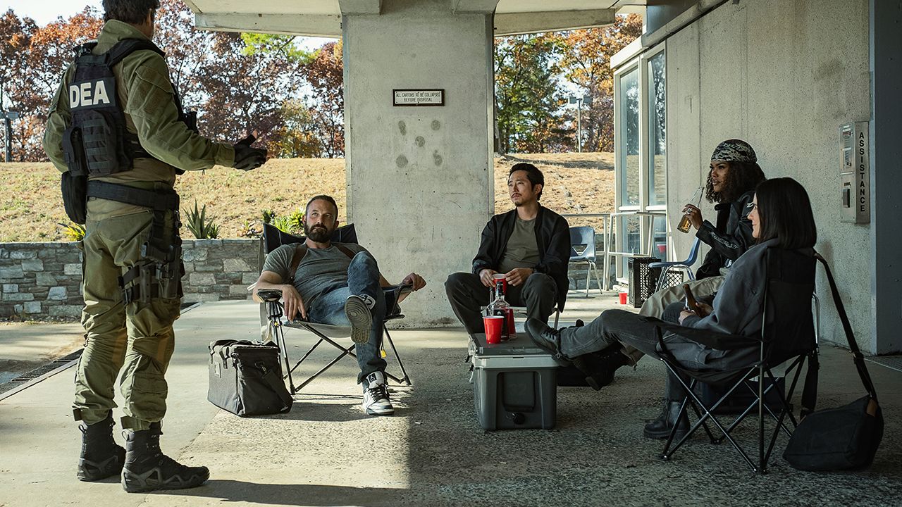 Ben Affleck & Matt Damon's New Netflix Cop Thriller Extends The Duo's ...