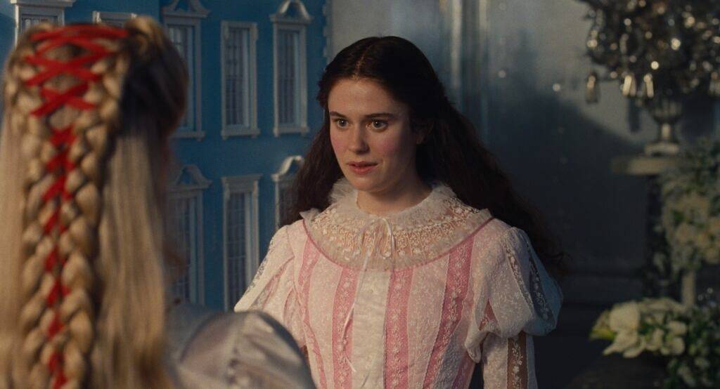 Wuthering Heights' Shocking Dog Collar Scene Explained By Jacob Elordi ...