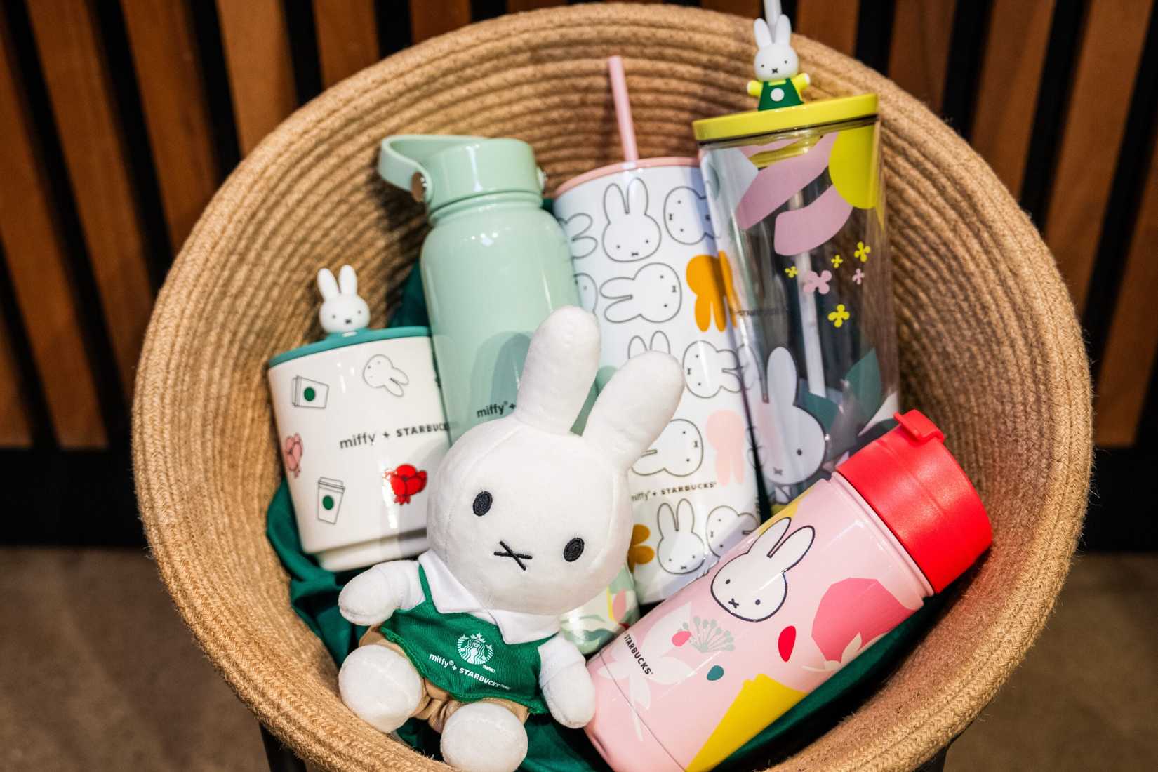 Starbucks' Next Hello Kitty-Level Collaboration Is Officially Here, And ...
