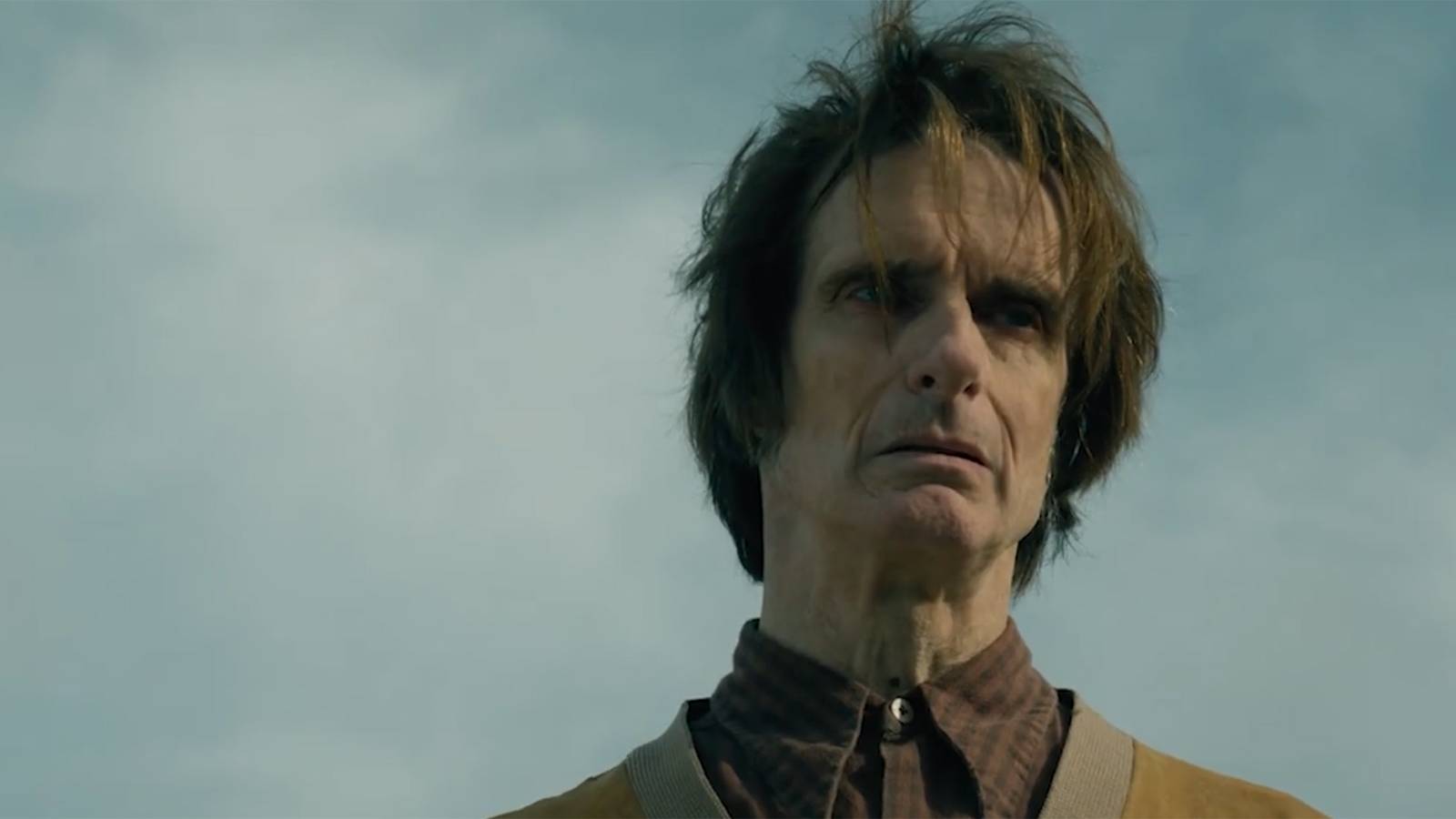 Victor's Private Moment Is Interrupted In From Season 4, Episode 9 Clip