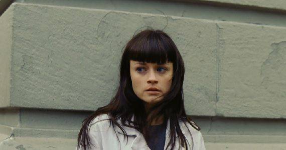 'Violet & Daisy' Trailer: Teen Assassins Meet Their Match