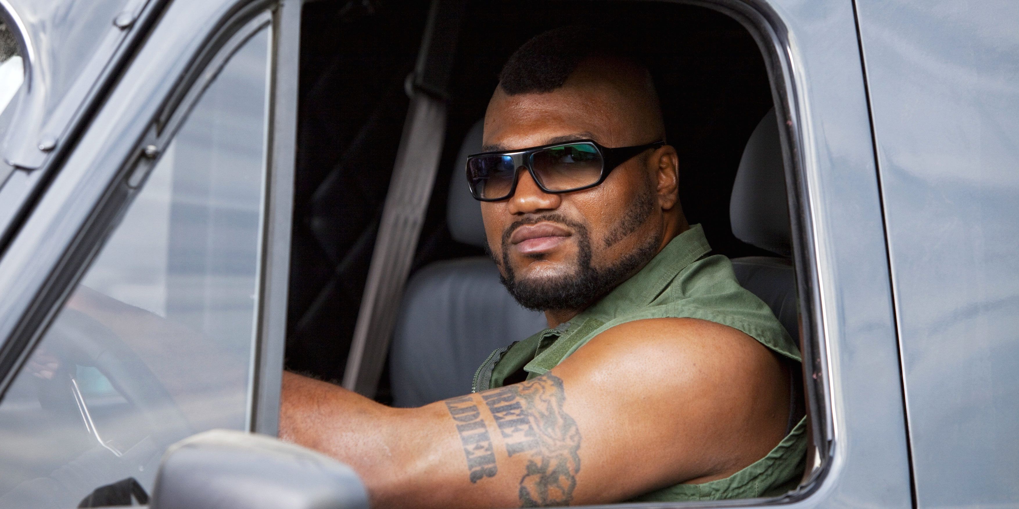 8 Biografias do WWE e do UFC que precisamos depois de The Rock's The ...